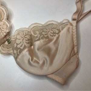 Maidenform | Intimates & Sleepwear | Vintage Maidenform Chantilly Bra ...